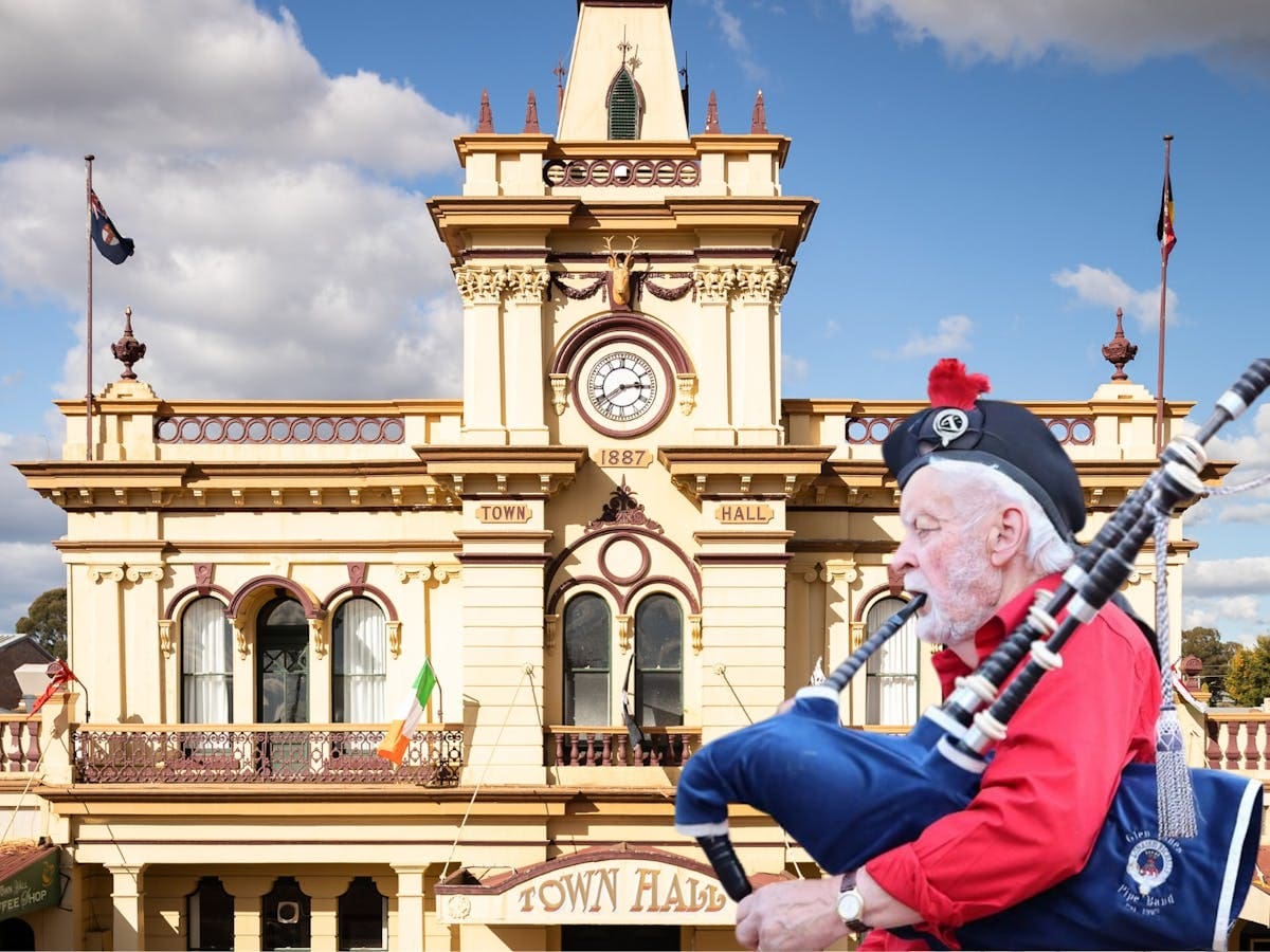 The Lone Piper at Glen Innes Town Hall | Glen Innes News